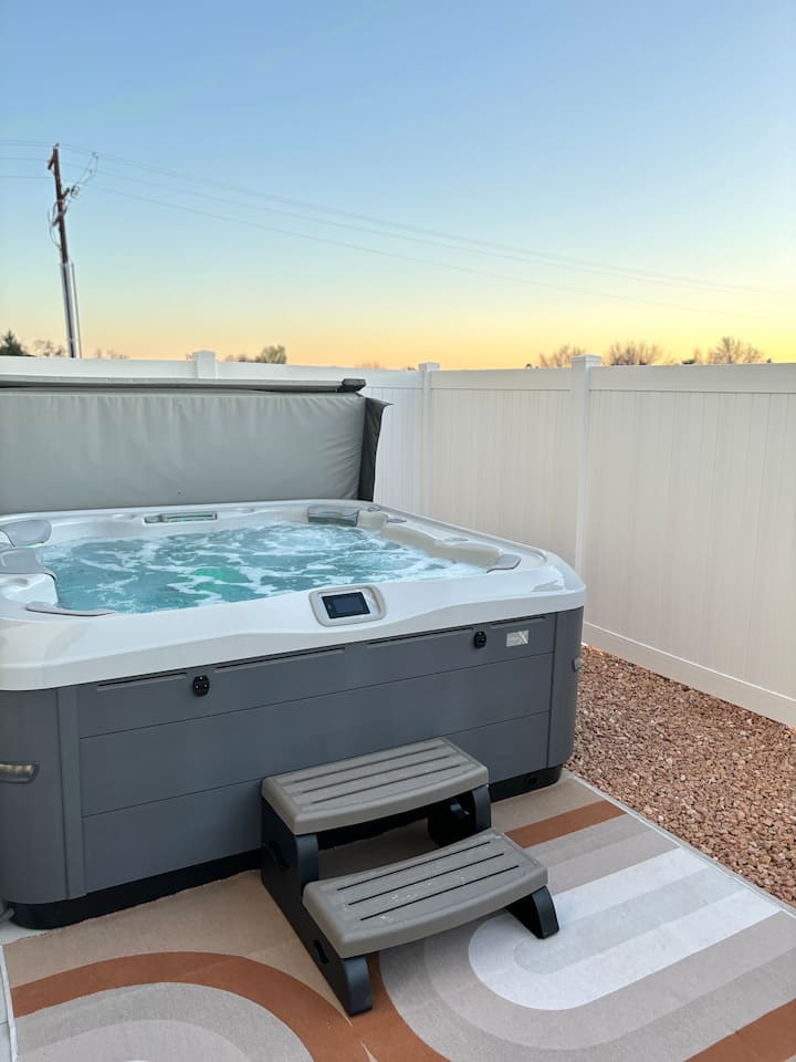 Private Hot Tub | 3br Townhouse | Sleeps 10 - Kanab, UT