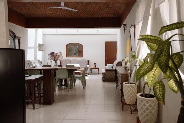 Amplia Casa Colonial, Encanto Y Elegancia -