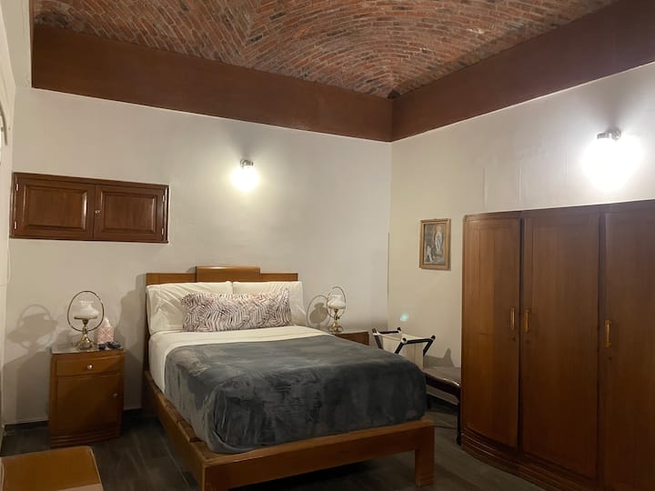 Bellísima Casa Colonial Centro-poliforum/facturo - León