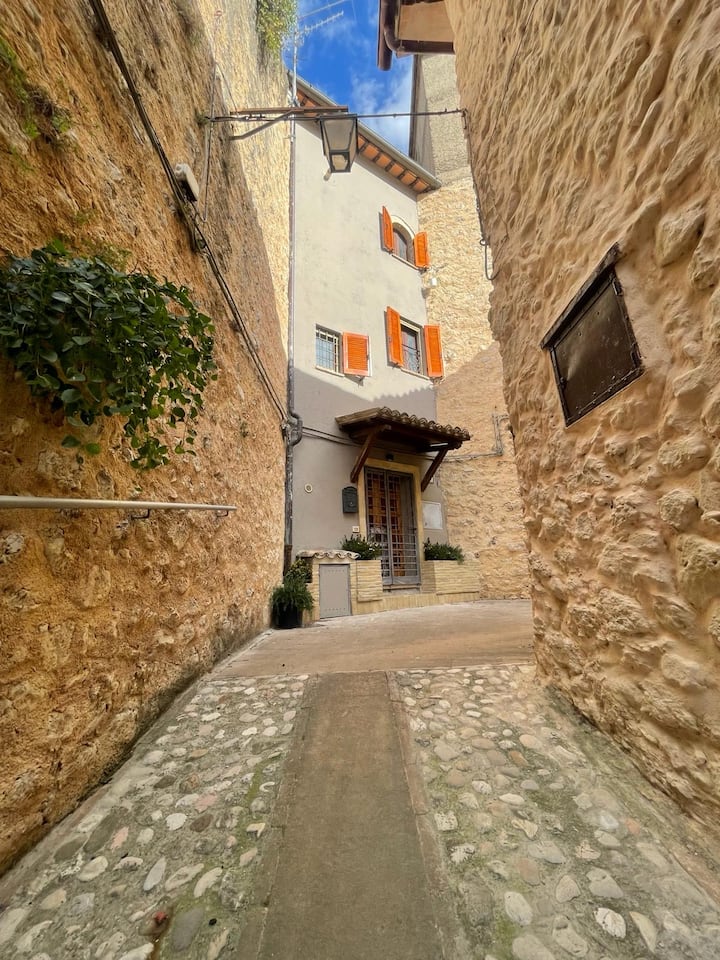 La Torretta Di Eggi
Cir 054051c202033476
Cin Itcir - Spoleto
