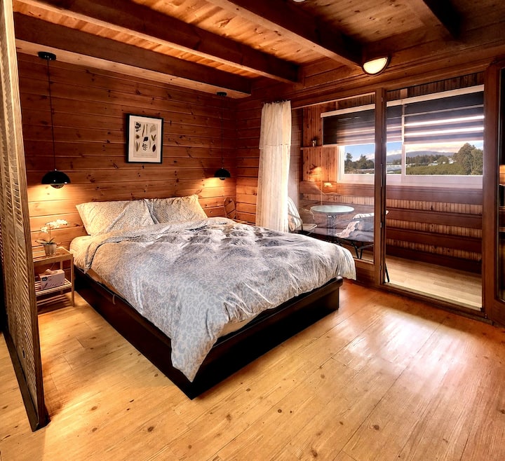 제주오름 속 샬레 스테이에서 힐링&무료조식[티파니에서 아침을_boutique Double] - Jeju