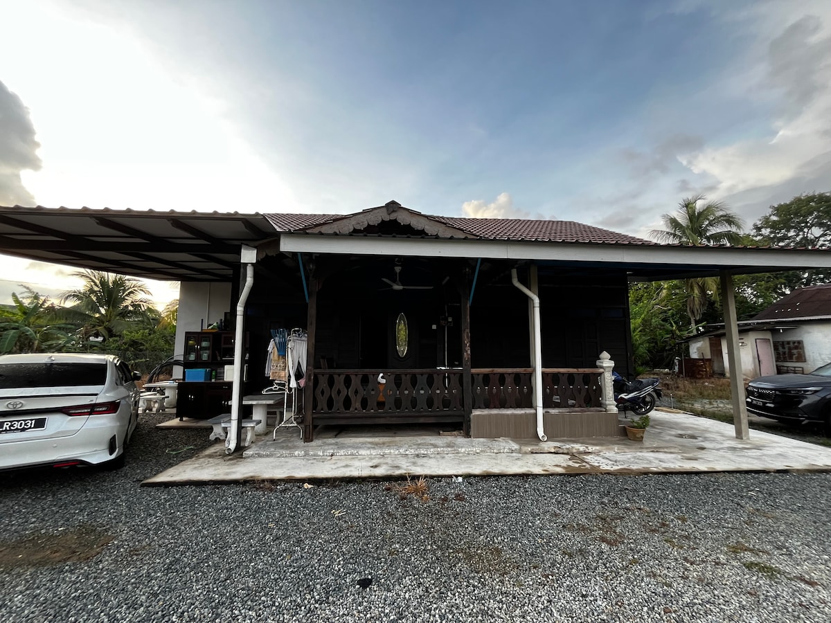 Homestay Bonda, Guar Chempedak - Houses for Rent in Kota Sarang Semut ...