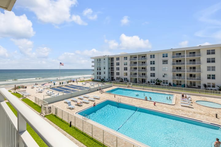 Sunny Ocean Views>family Comfort>stylishly Updated - New Smyrna Beach, FL