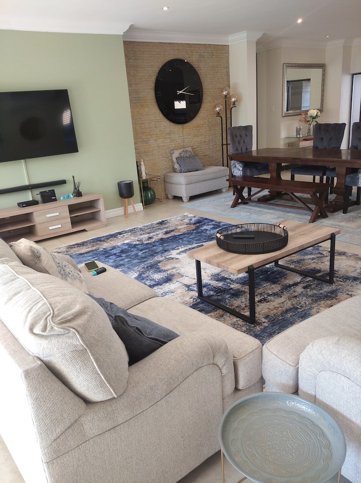 Pecanwood Treasure | 4br Pool & Backup Power - Hartbeespoort