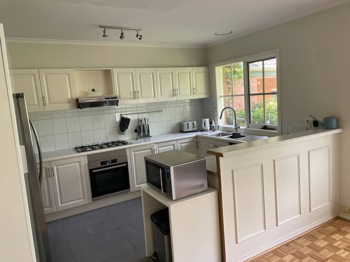 Family Friendly 3br Home In Leafy Alphington - Ivanhoe