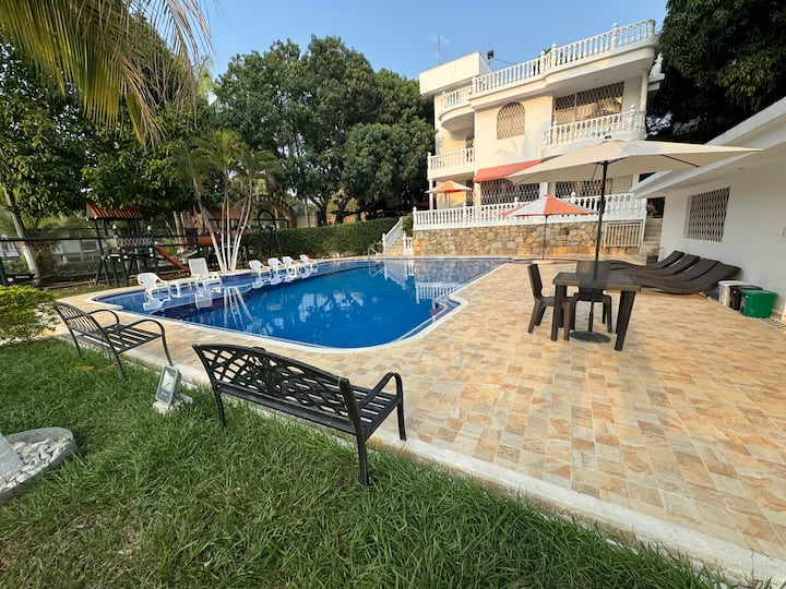 Finca Club De Lujo Con Piscina, Jacuzzi Y Canchas - Melgar