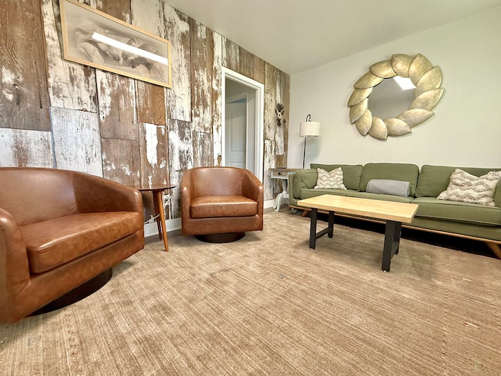 Downtown Arcata Stylish Apt - Humboldt County, CA