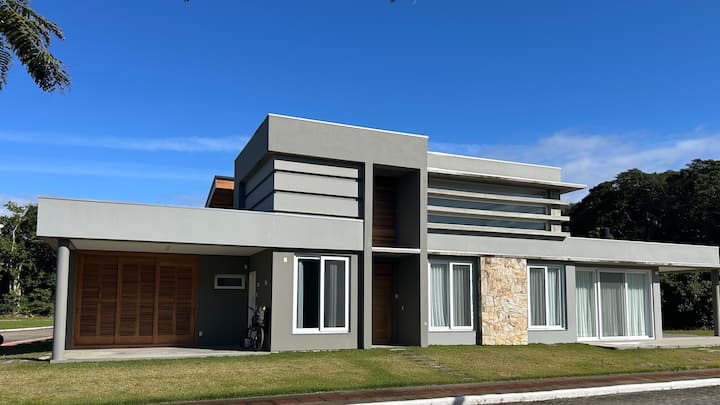 Espetacular Casa Em Condomínio, 2 Quadras Da Praia - Garopaba