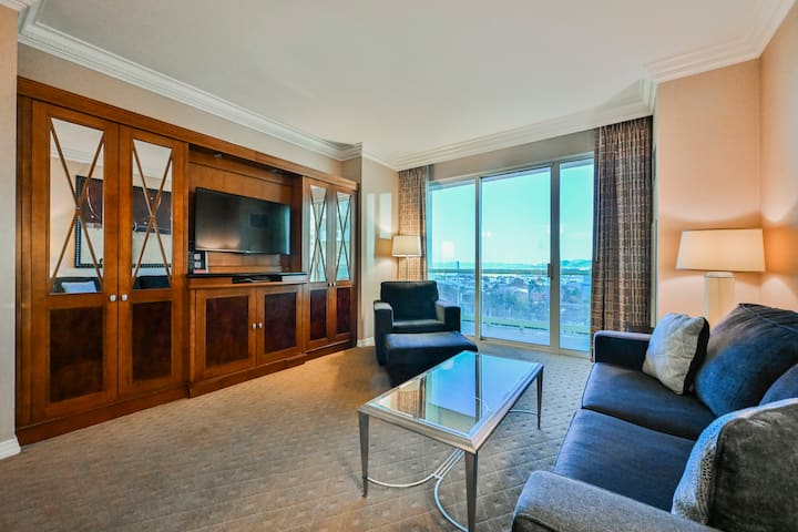 Luxurious King Suite | Private Balcony | Guest Fav - 天堂市