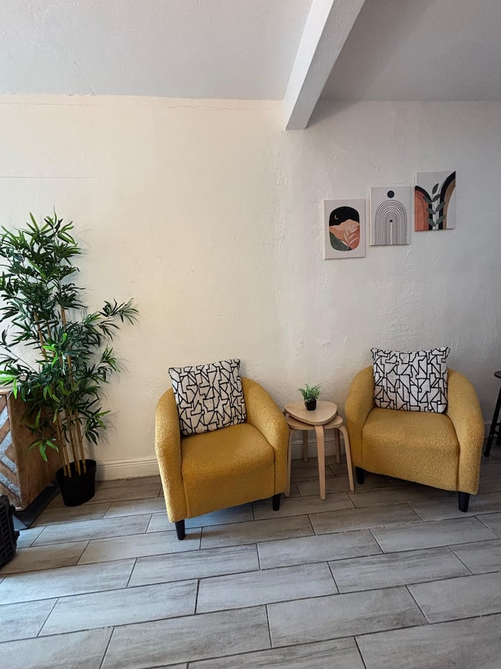 2br With Backyard Near Airport & Design District - Miami