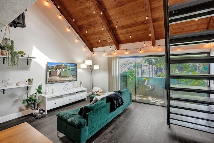 Updated Loft With An Open Modern Feel - Deerfield Beach, FL