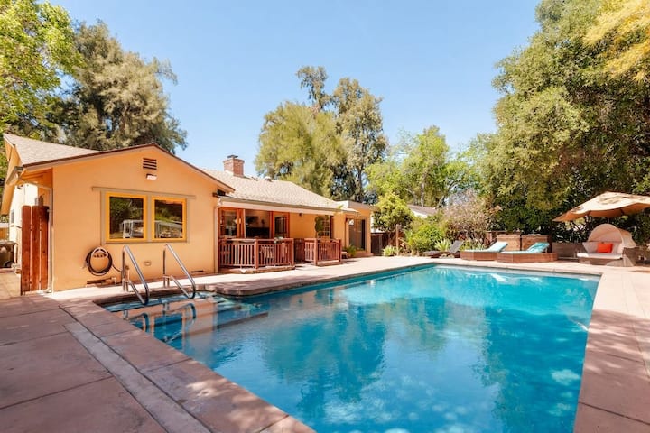 Villa La Reforma - Luxury Cottage House + Pool - Los Angeles, CA