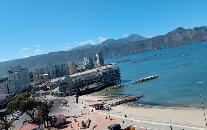 "Sunset Rest" Top Floor Beachfront Apartment - Somerset West