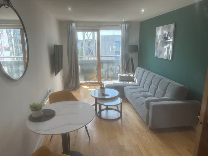 Leisure Or Business Stay- 1 Bed - 리즈