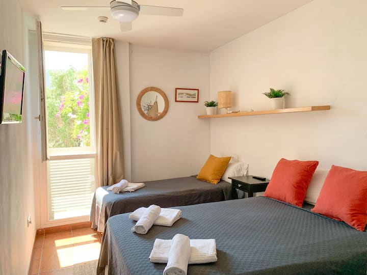 Room /Climatisation/5mplage/salle De Bain Privée - Cadaqués