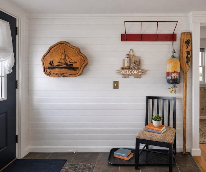 Historical Nautical Theme W/ Vintage Soaking Tub - Seaview, WA