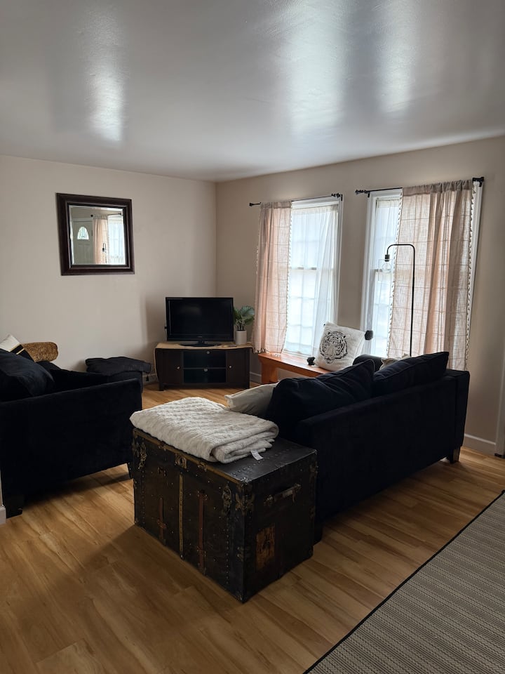 Quiet Home In Macomb! Extended Stays Welcome! - Tennessee, IL