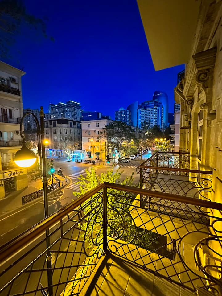 Central Apartment - Two Balconies - Second Floor - Azerbaijan
