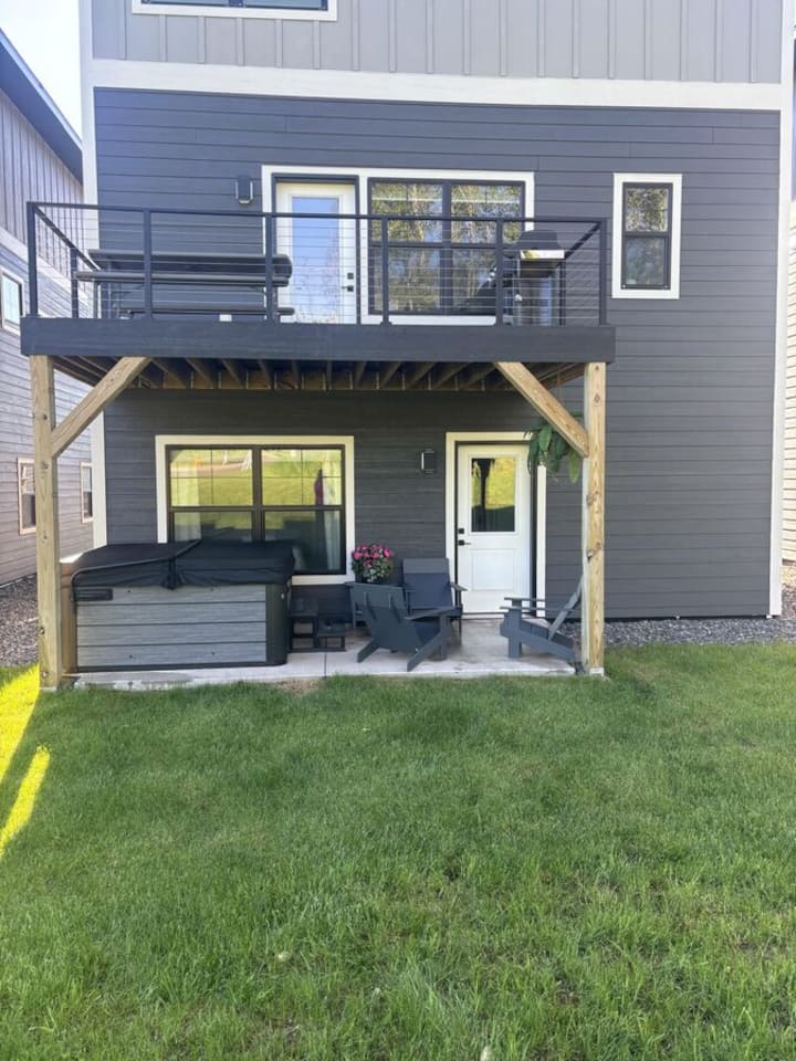 Riverwest Escape - Hot Tub - Sauna - Dog Friendly - Duluth, MN