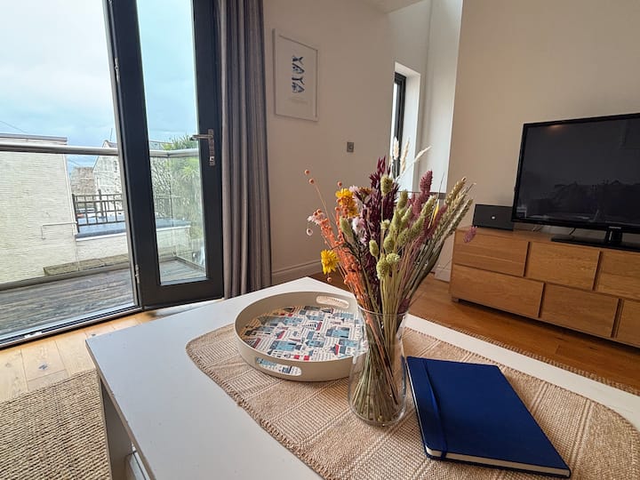 Spacious, Modern Home- Minutes To Harbour & Beach. - Ilfracombe