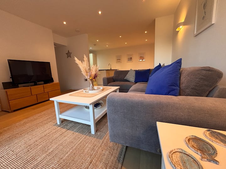 Spacious, Modern Home- Minutes To Harbour & Beach. - 伍拉科姆
