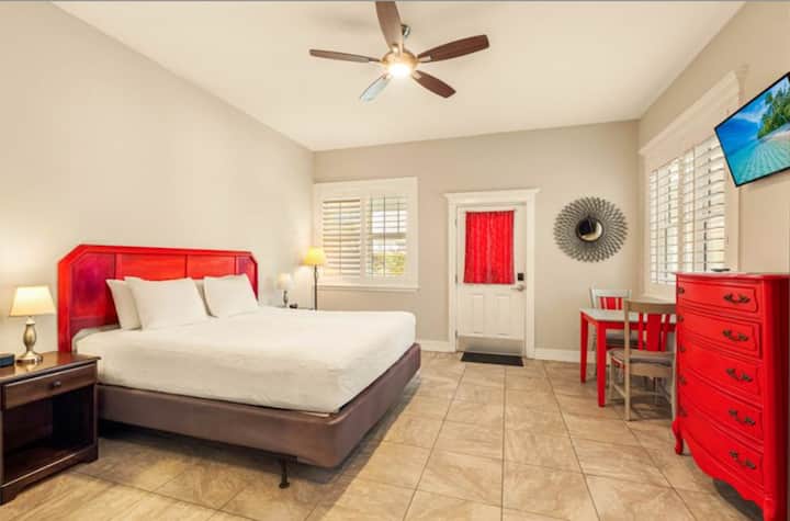 Somewhere Over The Rainbow In Dunedin - Dunedin, FL