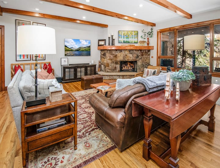 Gorgeous 4 Bedroom Ski-in/out - Edwards, CO