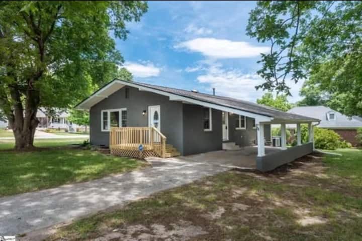 Cozy Apartment In Easley - Easley, SC