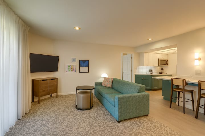 Enjoyable Stay! Pet Friendly W/ Free Breakfast - San Jose, CA