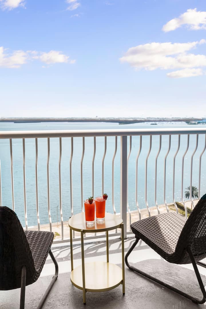 Incredible Sea View, W/parking&access To Amenities - Miami, FL