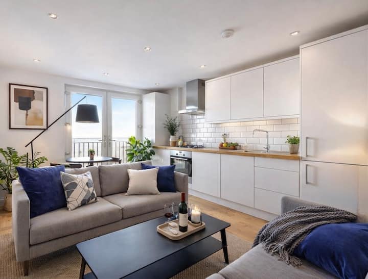 No.1 Universal House - Croydon