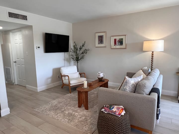 Boutique Apartment- Walking Distance To Downtown - St. Petersburg, FL