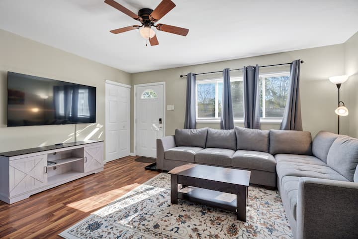 Charming Entire Ranch Home With Free Parking - Hidden Valley Ski Resort, MO