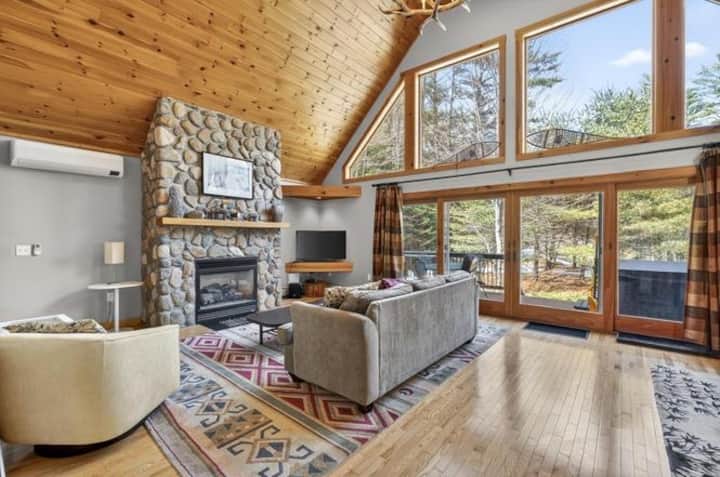 Sunday River Chalet W/grill, Fire Pit & Jacuzzi! - Bethel, ME
