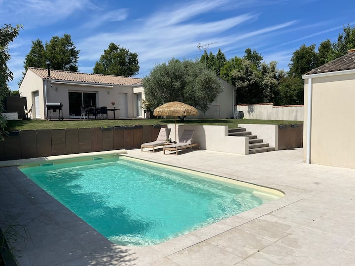 Maison Avec Jardin Et Piscine-proche La Rochelle - La Rochelle
