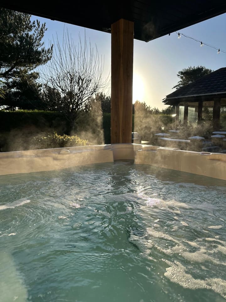 Stunning Property Overlooking No.1 Golf Course. - County Down