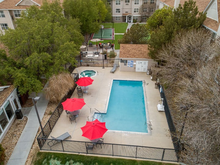 Pet-friendly Property! Unit With Full Kitchen! - Reno, NV