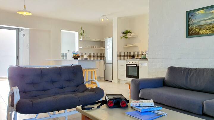 Family Beach Escape: Fully-equipped 6 Sleeper Apt - Jeffreys Bay