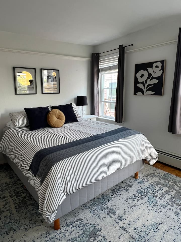 2 Br Eastern Prom, Munjoy Hill Steps To
Casco Bay - Portland, ME