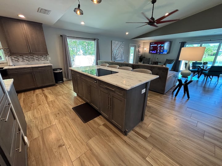 Perfect Location On Pond 2.9 Mile To Gulf Beach - Bonita Springs, FL