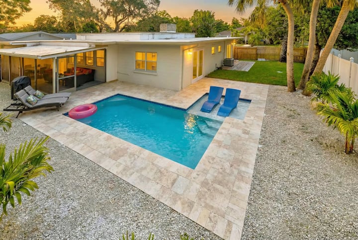Sun-soaked Pool Home - Minutes To Siesta Key - Sarasota