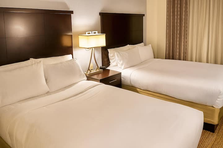 Tour Around California! Parking, Onsite Pool - Pacifica, CA