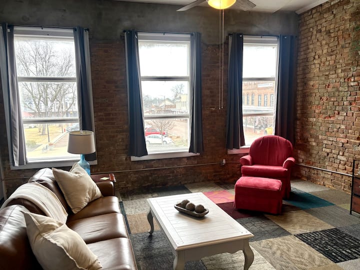 Apt 1,
Dr. Thomas Building, Built In 1840. - Wall Doxey State Park, Holly Springs