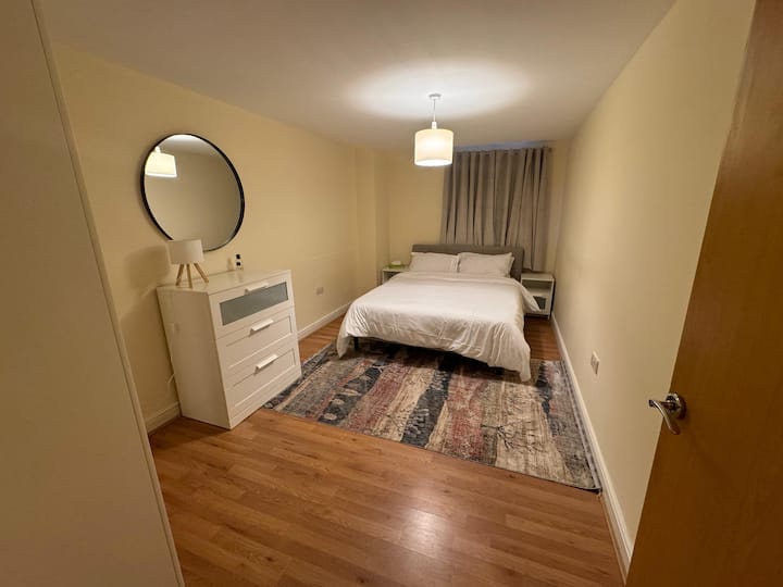 Modern & Spacious 1-bed Flat Apartment - Barking