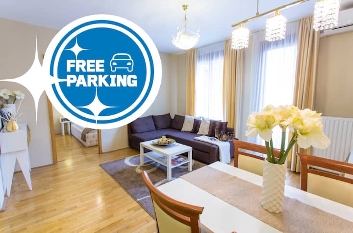 Elegant Downtown Gold Gem With Ac & Dishwasher - Budapest