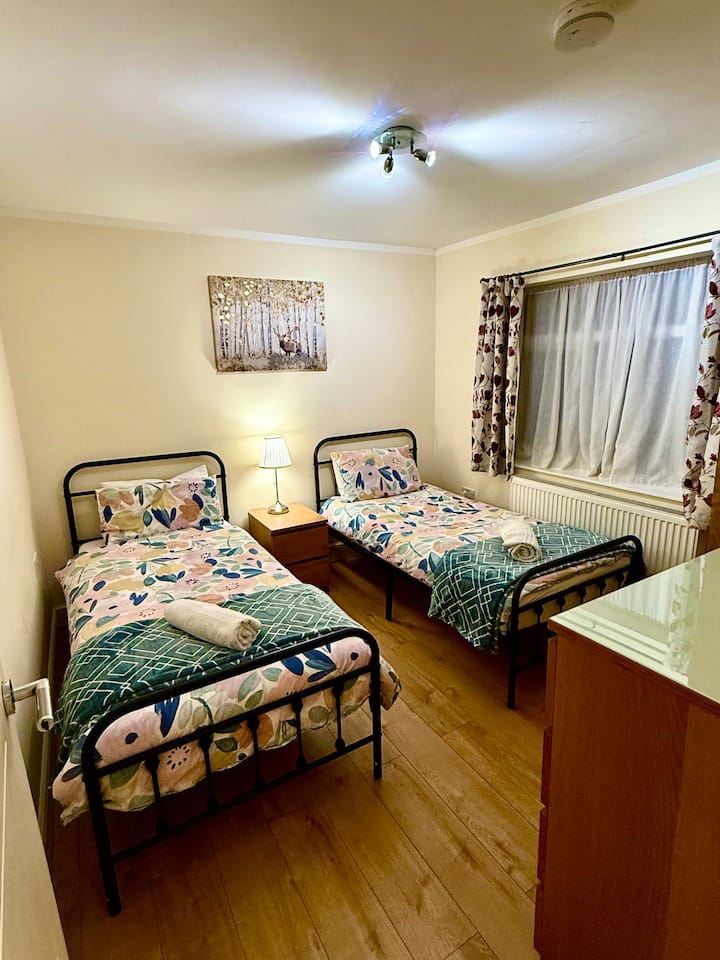 Modern 1bf Twin Beds - Free Parking-north London - Enfield, UK