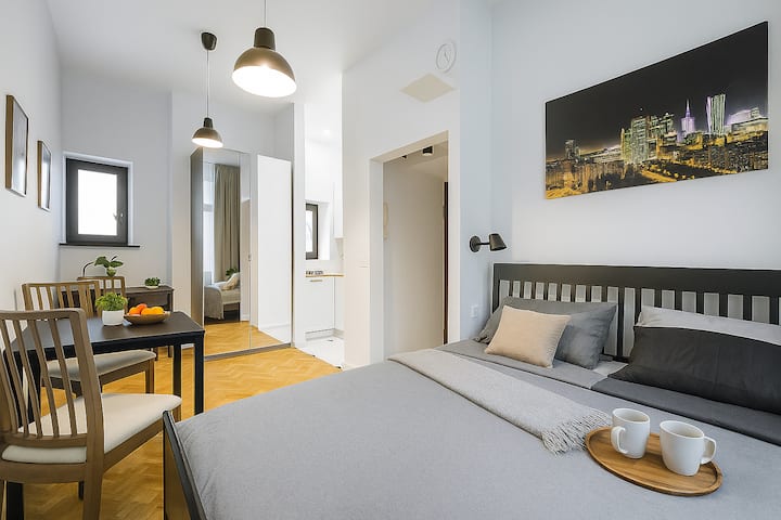 Komfortowy Apartament Przy Ul. Złotej W Warszawie - Warszawa