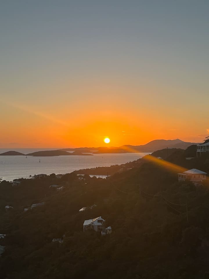 Minimalist Tiny House Budget Clean View Cruz Bay! - Cruz Bay