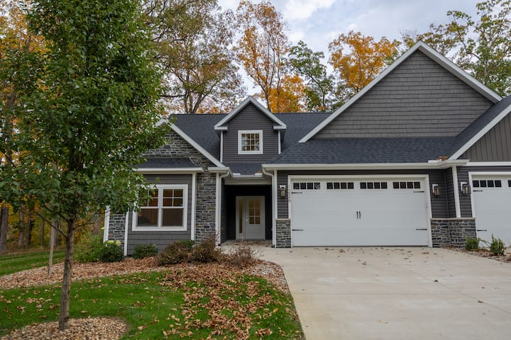 Hillsdale’s Hidden Condo Hideaway - Sandy Beach, Hillsdale