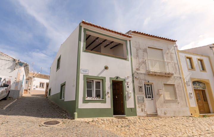 Casa Do Cacto With Fast Internet And Sunny Balcony - Vila do Bispo